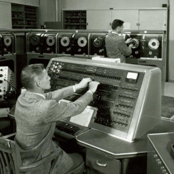 Evolusi Komputer dari Abakus sampai Kecerdasan Buatan • ReeZh Design